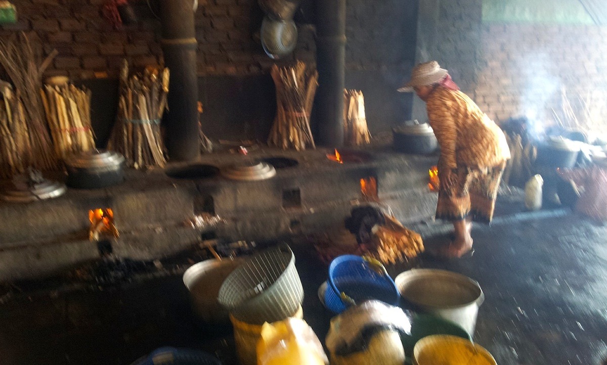 Best Lunch Spot in Cambodia: The Kep Crab Market - Traveling German